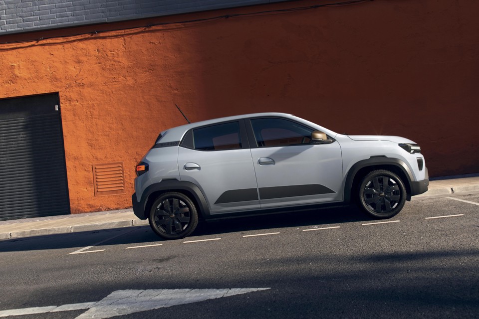 Dacia Spring price cut makes EV UK’s cheapest new car | Manufacturer News