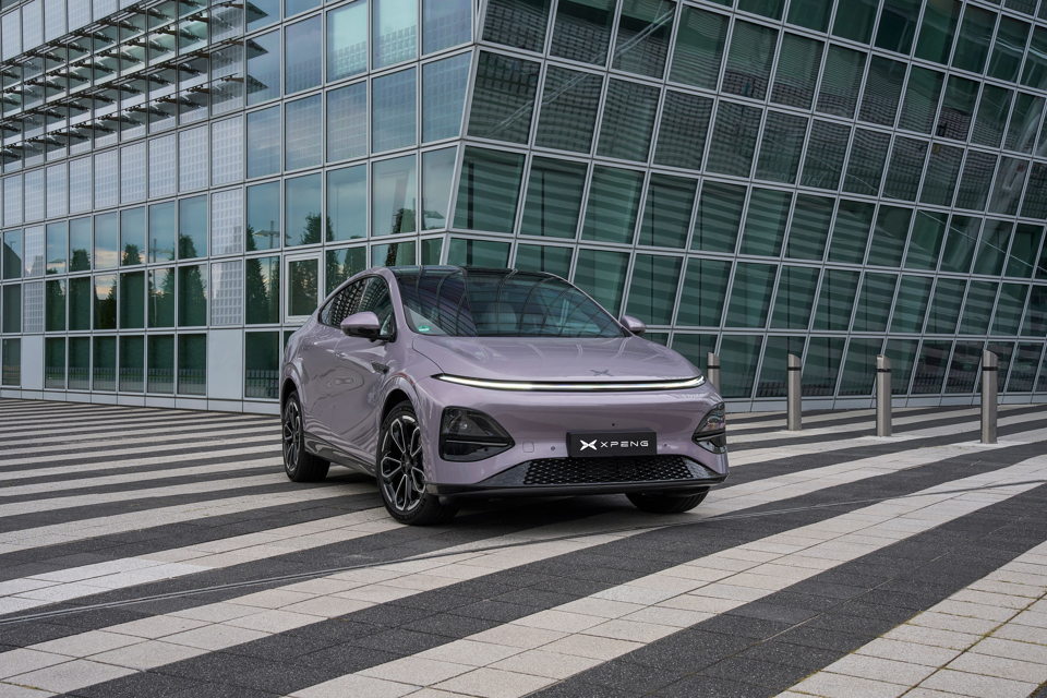 Xpeng’s new G6 pricing to start at £39,990, halo Black Edition joins ...